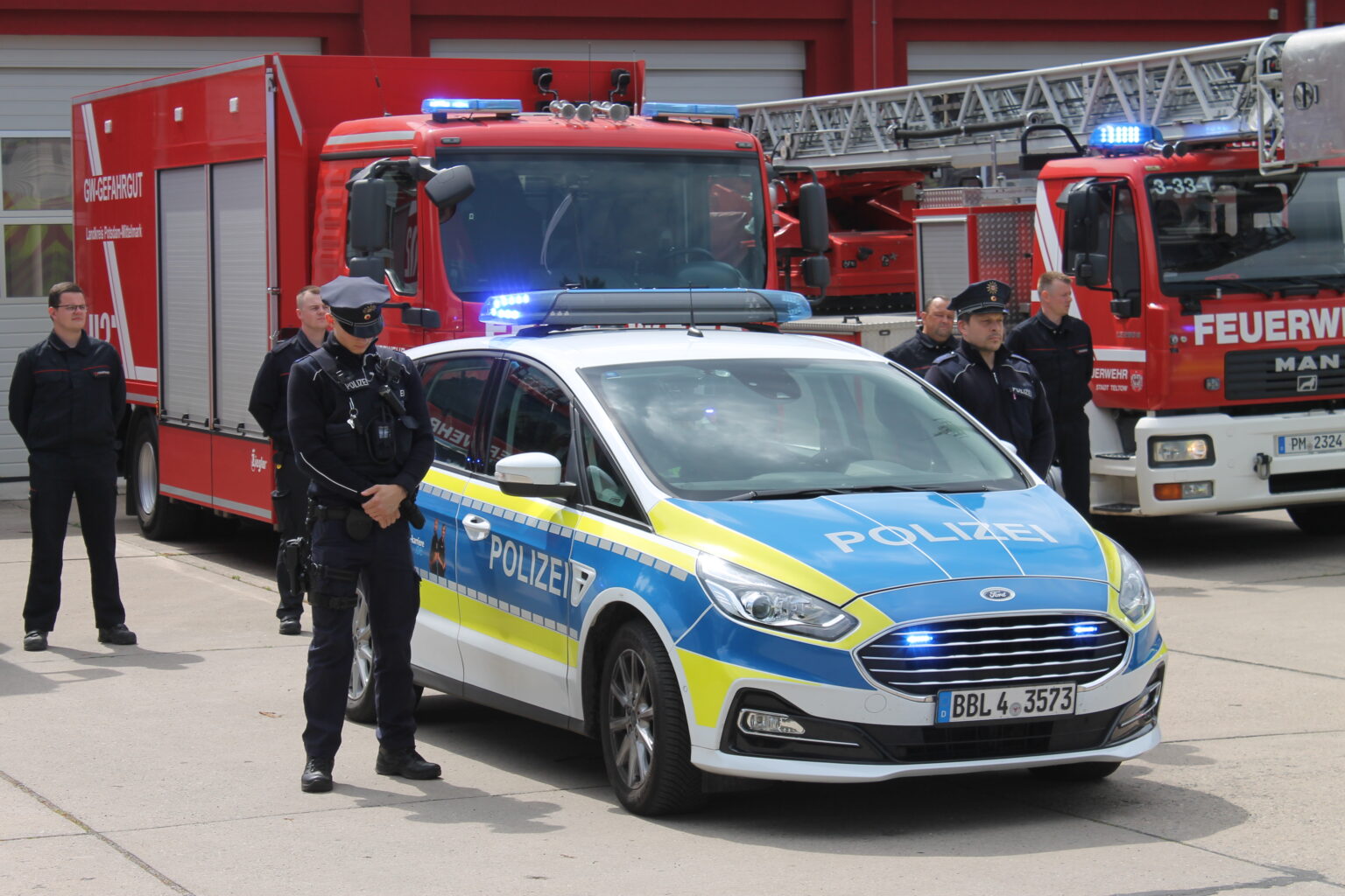 Gedenkminute für Mannheimer Polizeibeamten in Teltow - Teltower ...
